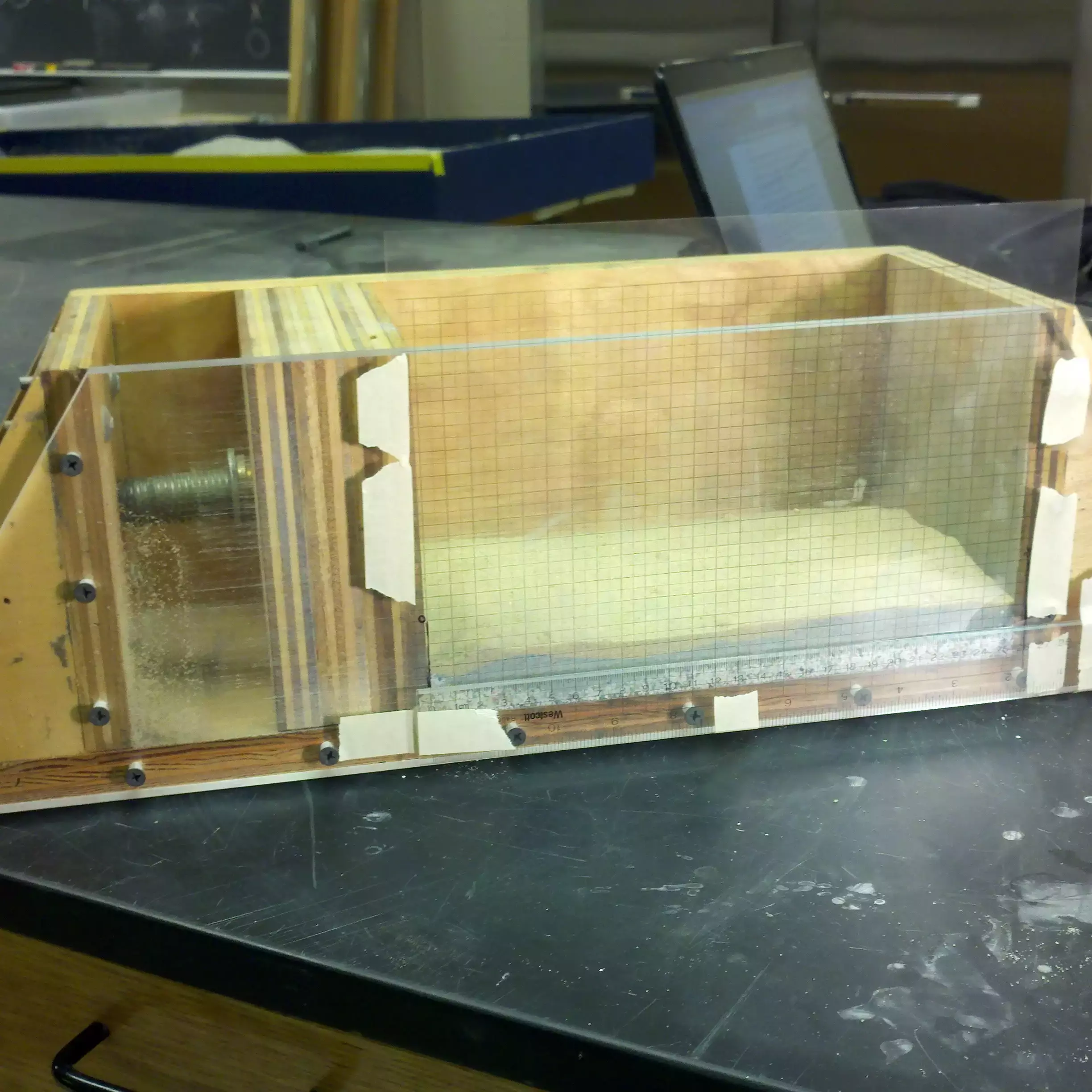 Sand-box experiment to investigate incremental and finite strain